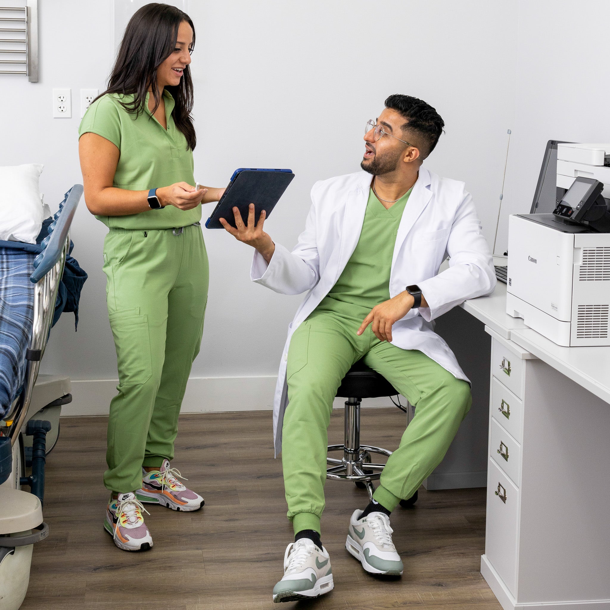 Frost – Mim Scrubs - Millennials In Medicine